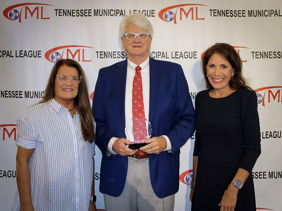 Savannah's Bob Shutt named Mayor of the Year by Municipal League ...